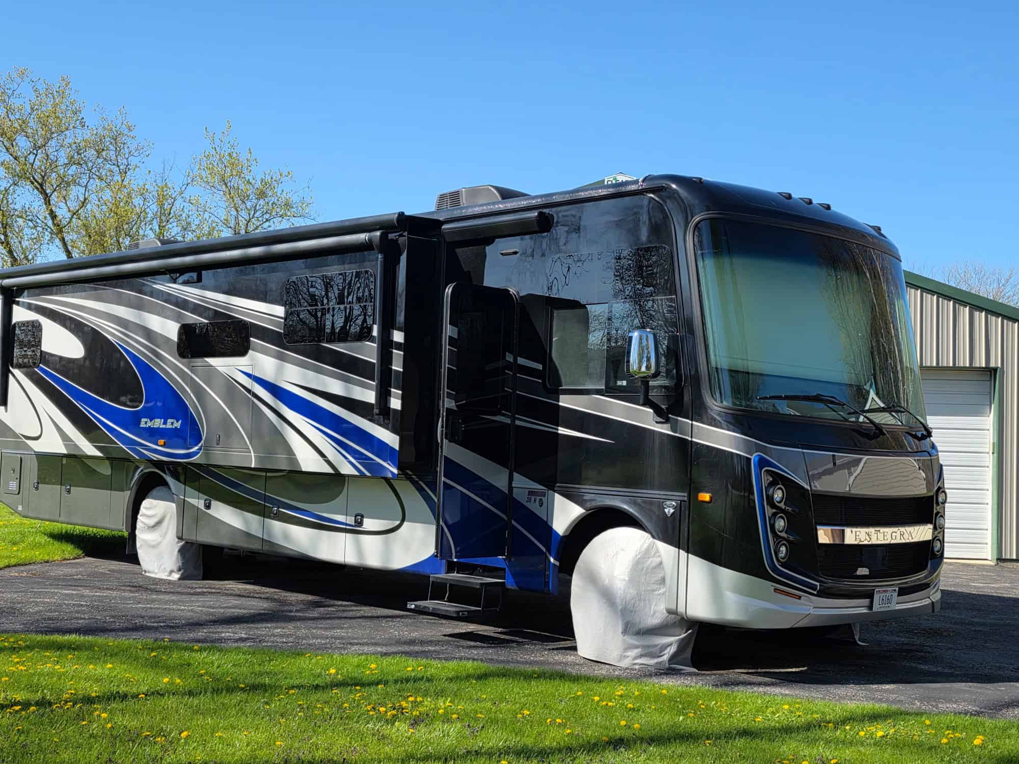2022 38' Entegra Emblem For Sale In Caledonia, Wisconsin - Coach Viewer