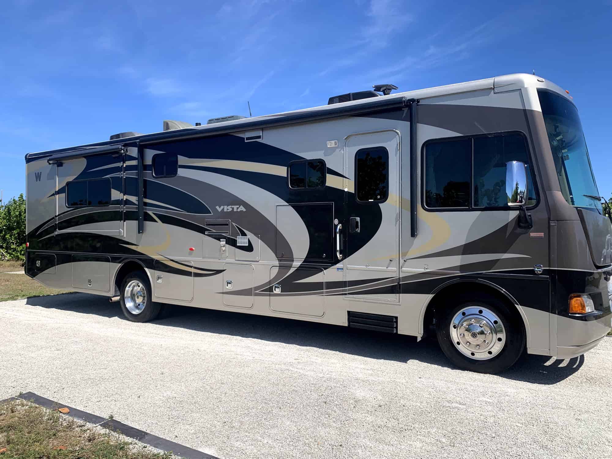 2014 35' Winnebago Vista 35F For Sale In Jupiter, Florida - Coach Viewer